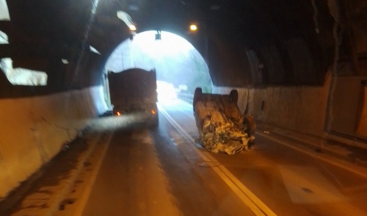 Nezgoda u tunelu između Žepča i Maglaja, saobraćaj obustavljen | Z Portal