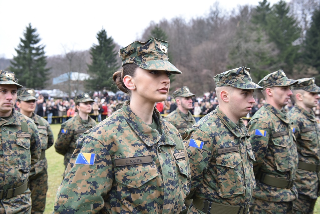 OSBiH dobile 257 vojnika i 198 oficira i podoficira | Z Portal