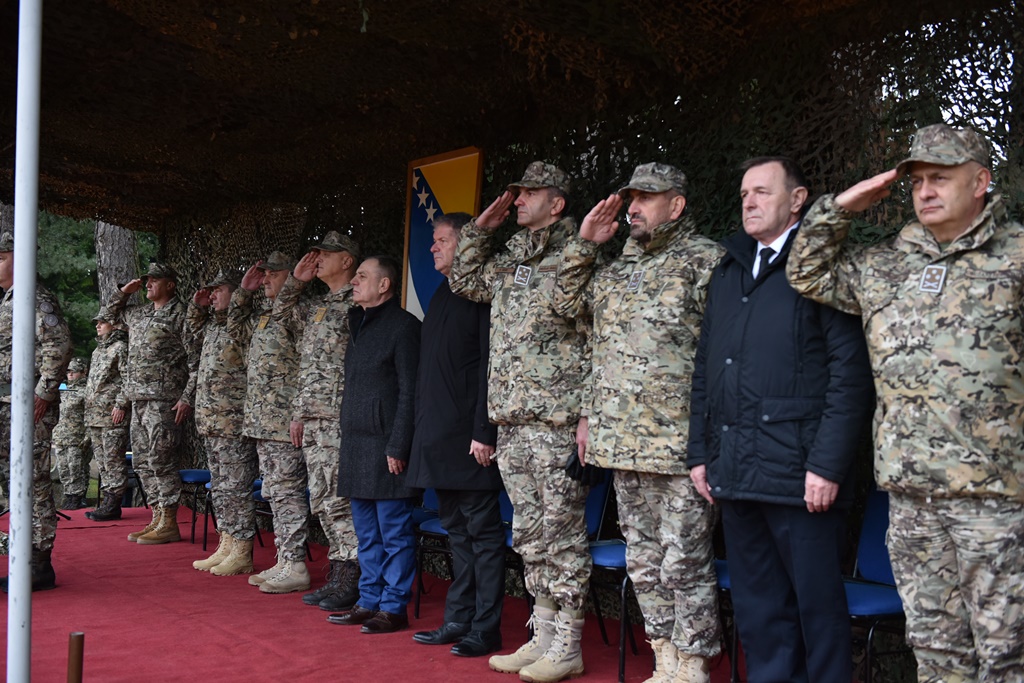 OSBiH dobile 257 vojnika i 198 oficira i podoficira | Z Portal